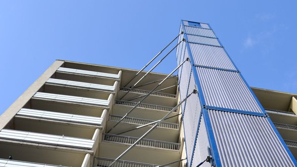 Passenger lift hire | Up to 65 metres, ready-to-use within a day