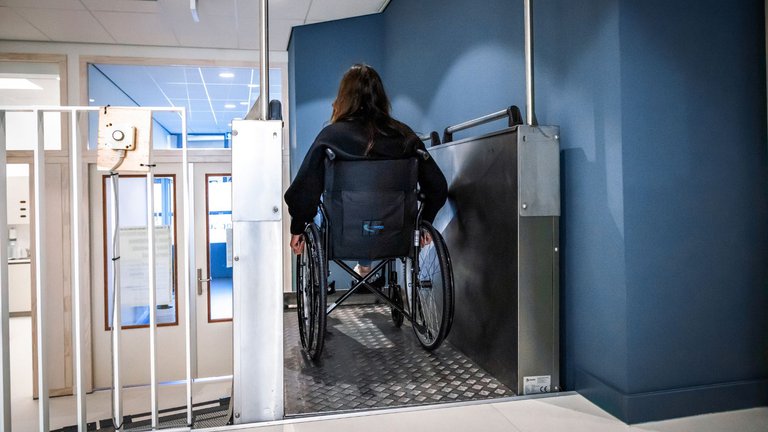 Temporary Wheelchair Lift 1.3m | Low rise platform lift