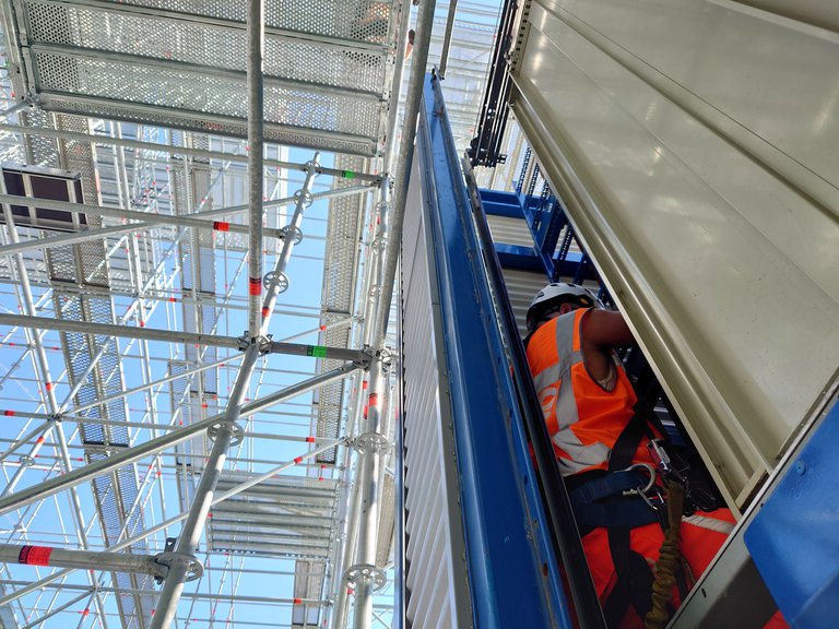 Temporary lift installation for unique view at Marble Arch London