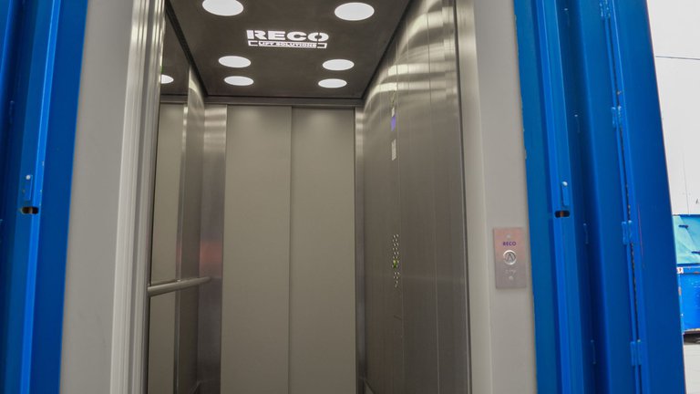 Passenger lift hire | Walk-through lift cabin for 12 people