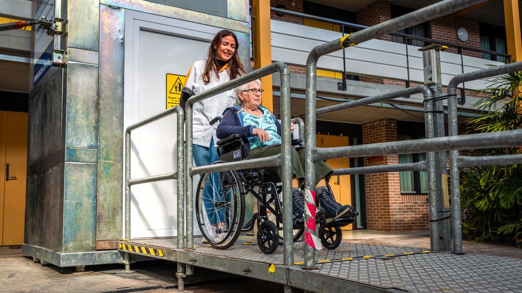 Small indoor lift for Events & Housing | Passenger lift hire