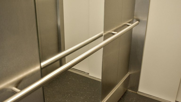 Passenger lift hire | Up to 65 metres, ready-to-use within a day