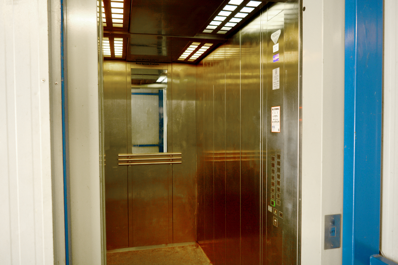 Lift out of service: Temporary Passenger Lift deployed