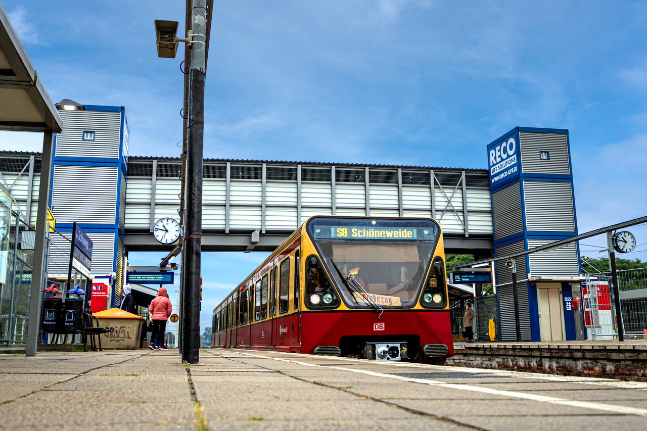 Temporary lifts: maintain step-free access at train stations