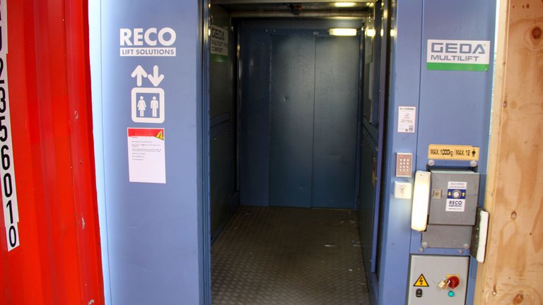 GEDA P18S Passenger lift | Metal Sliding Doors | 1,000kg capacity