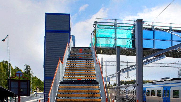 RECO installs 4 temporary passenger lifts in Stockholm for Swedish Railways