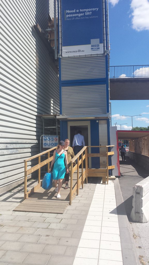 RECO Lift Solutions installs a temporary passenger lift at Spånga station (S)