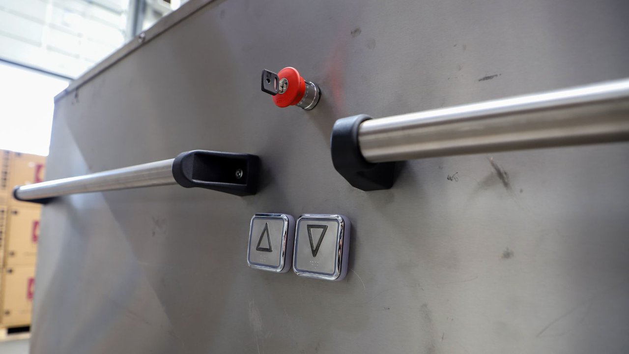 Temporary Wheelchair Lift 1m with staircase