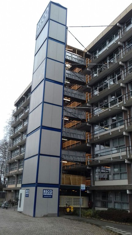 Temporary passenger lift for homecare flat in Assen