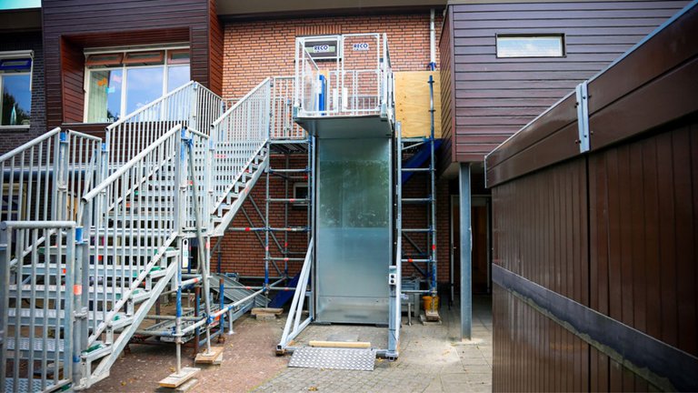 Disabled Platform Lift 3m + Staircase | Exterior diversion