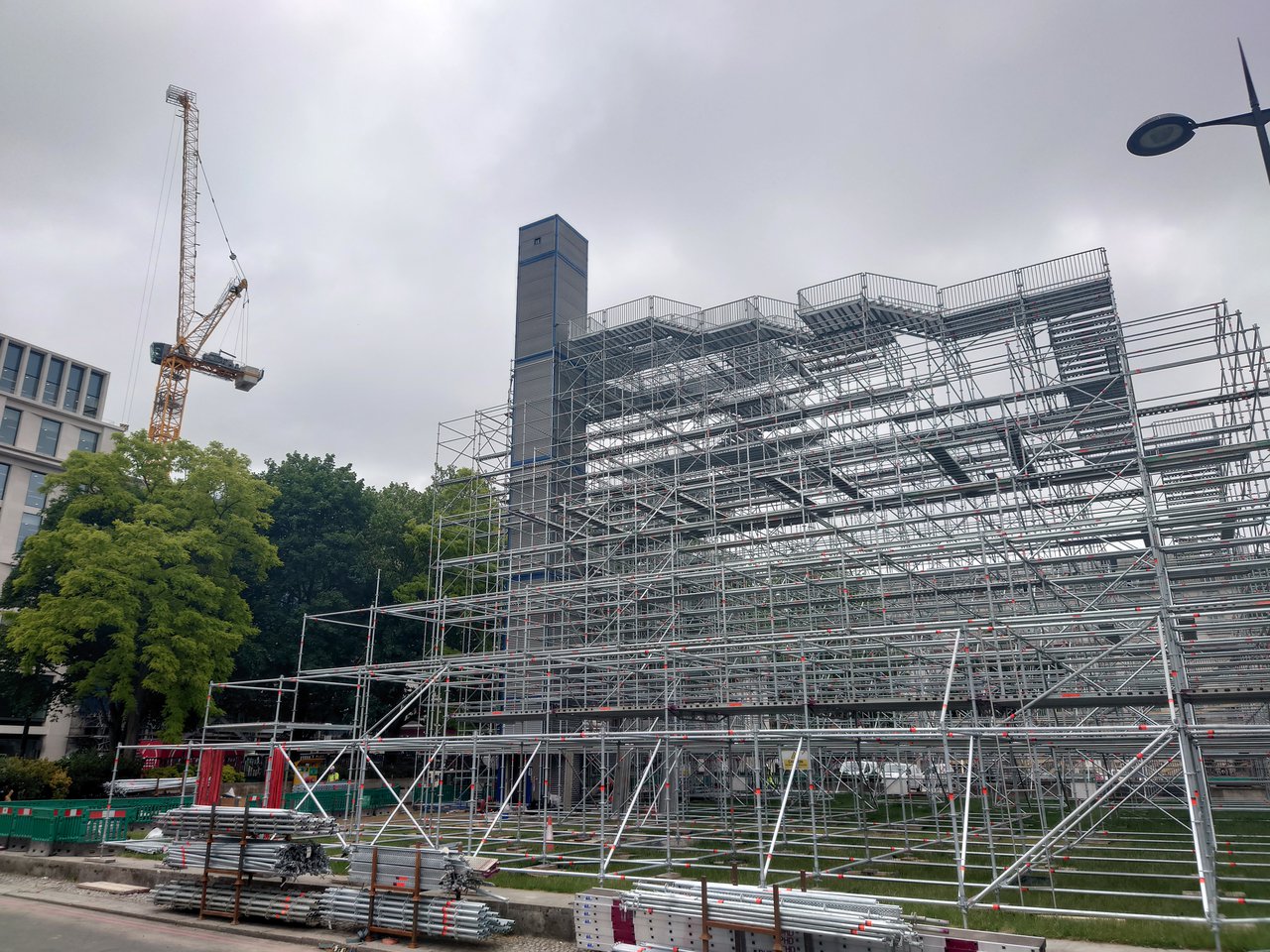 Temporary lift installation for unique view at Marble Arch London