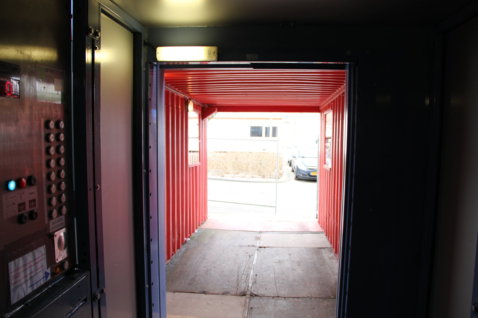 Temporary passenger lift for an inhabited renovation in Utrecht
