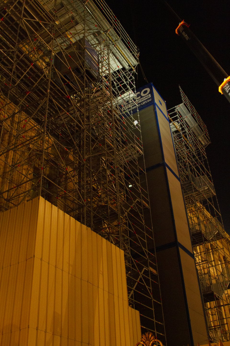 Louvre Museum (Paris) Deploys Temporary Passenger Lift