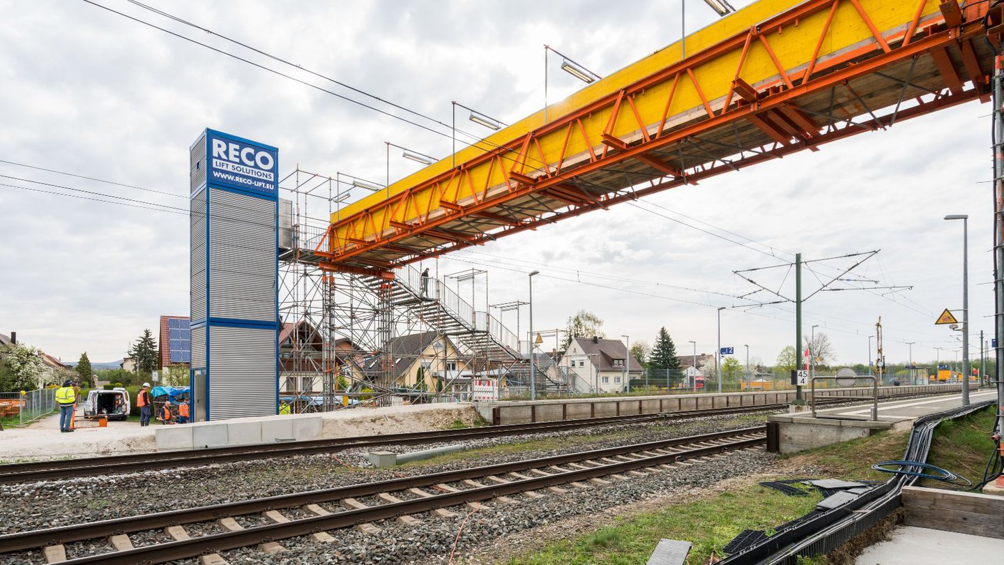 Passenger lift hire | Walk-through lift cabin for 12 people