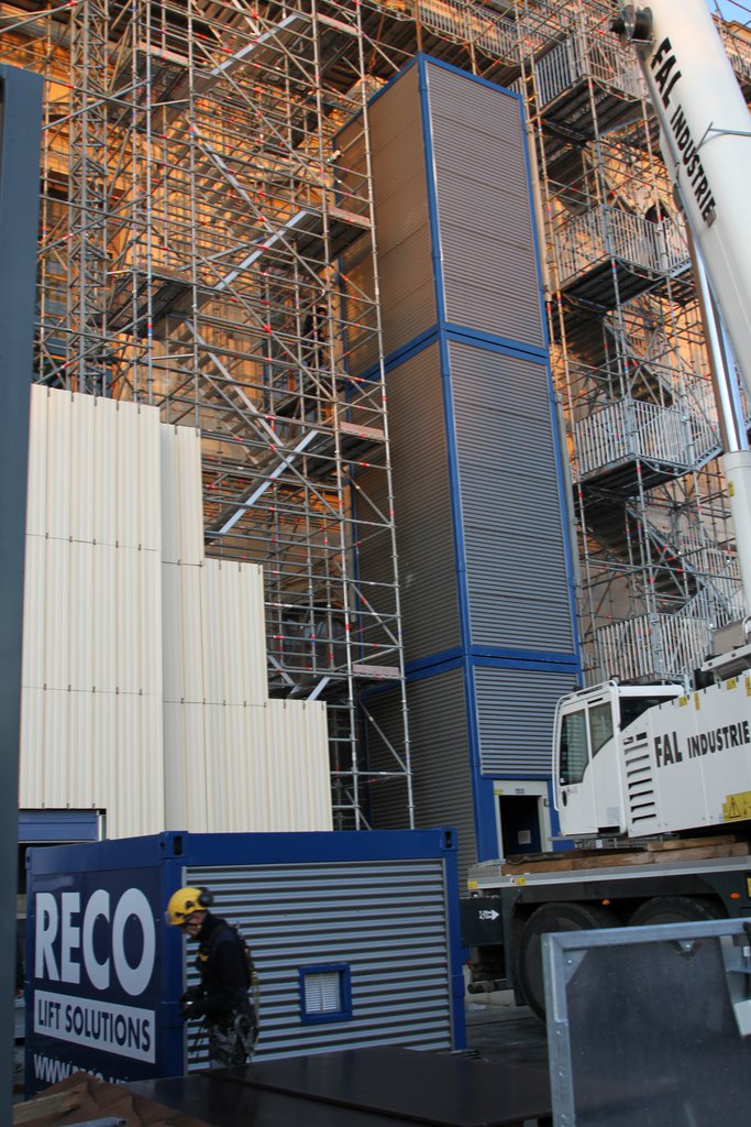 Louvre Museum (Paris) Deploys Temporary Passenger Lift