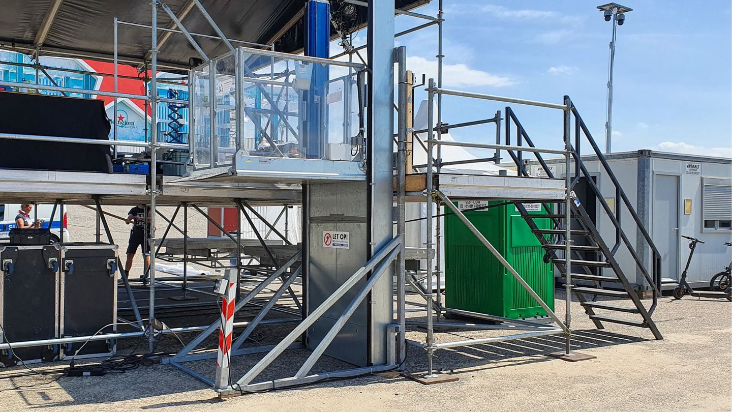 Temporary Low-rise Lift 1.7m with stairs | Wheelchair access