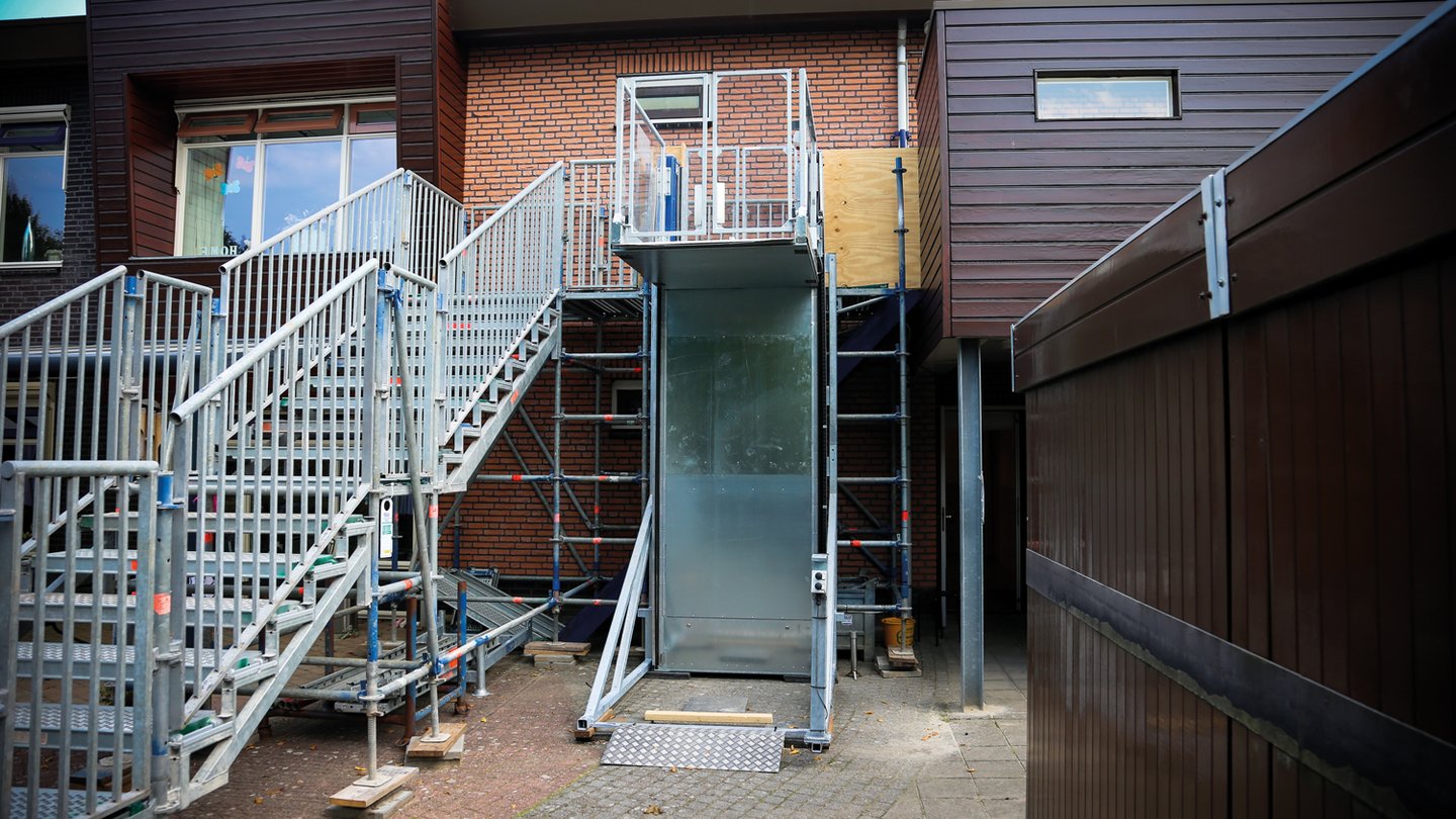 Temporary lifts for the healthcare industry | Threshold-free