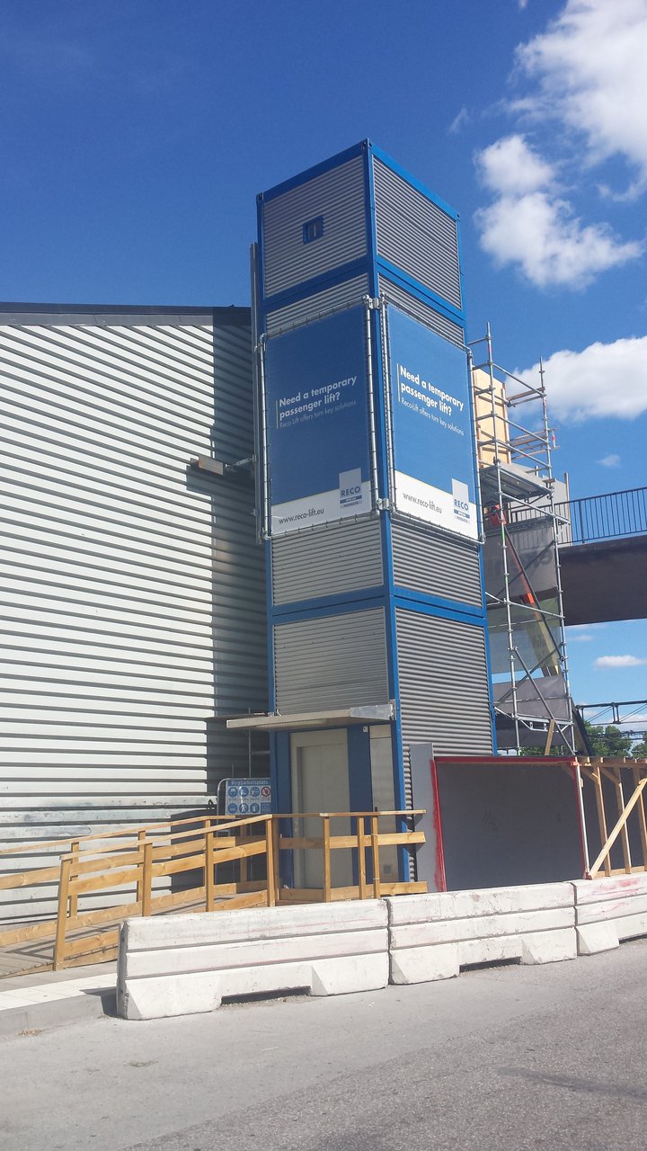 RECO Lift Solutions installs a temporary passenger lift at Spånga ...