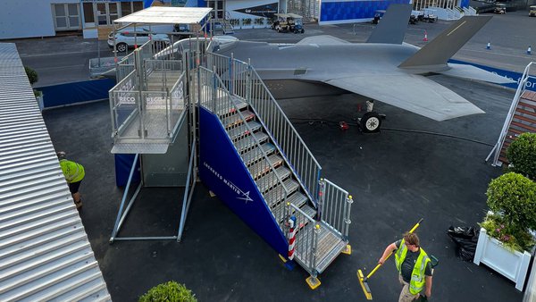 Disabled Platform 1.7m + Staircase & Wheelchair lift