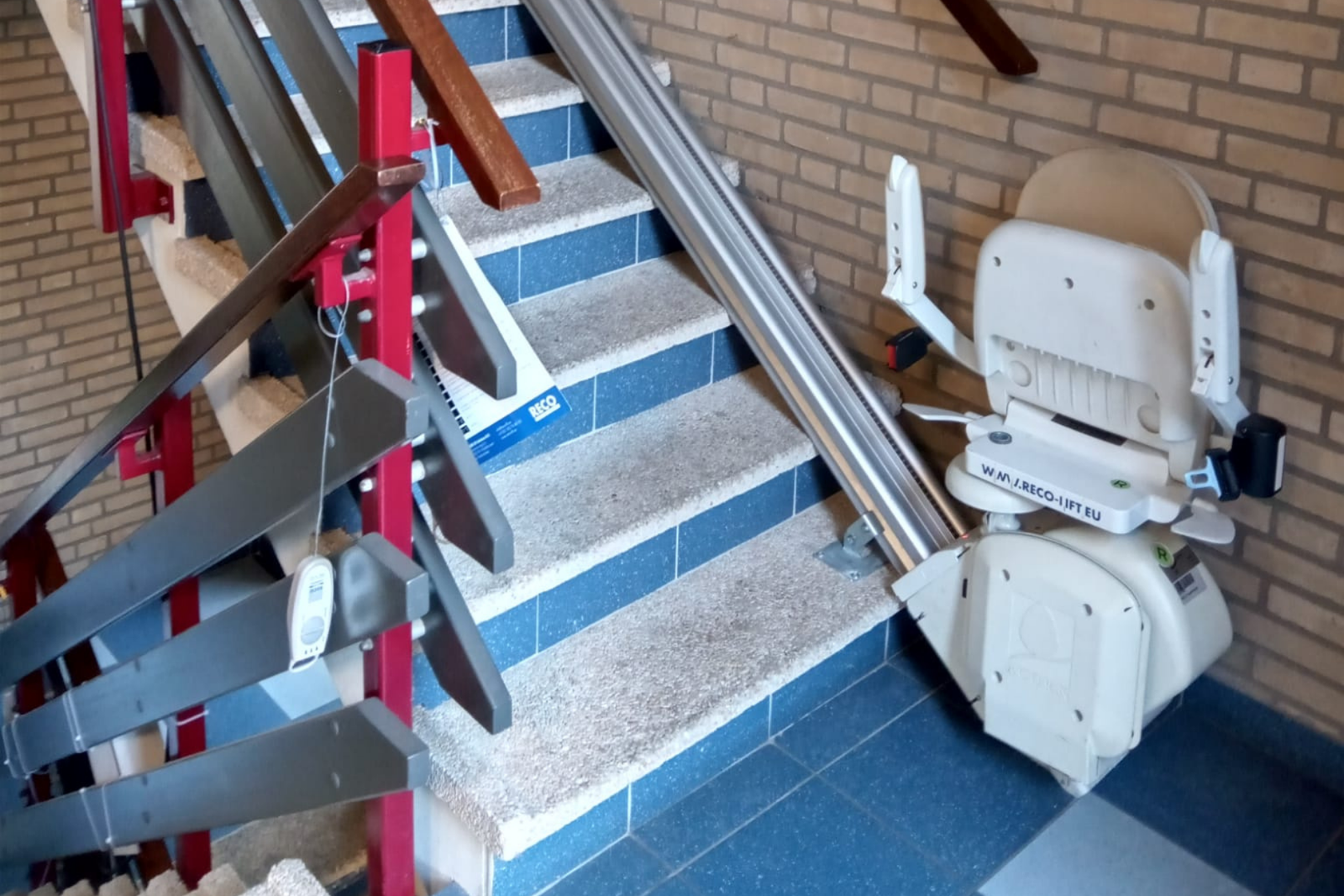 Temporary lift & Stairlifts for Liftmodernisation in Gouda
