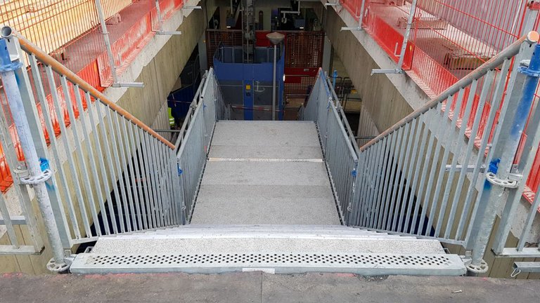 Temporary stairs | Bespoke staircase hire & temporary passenger lifts