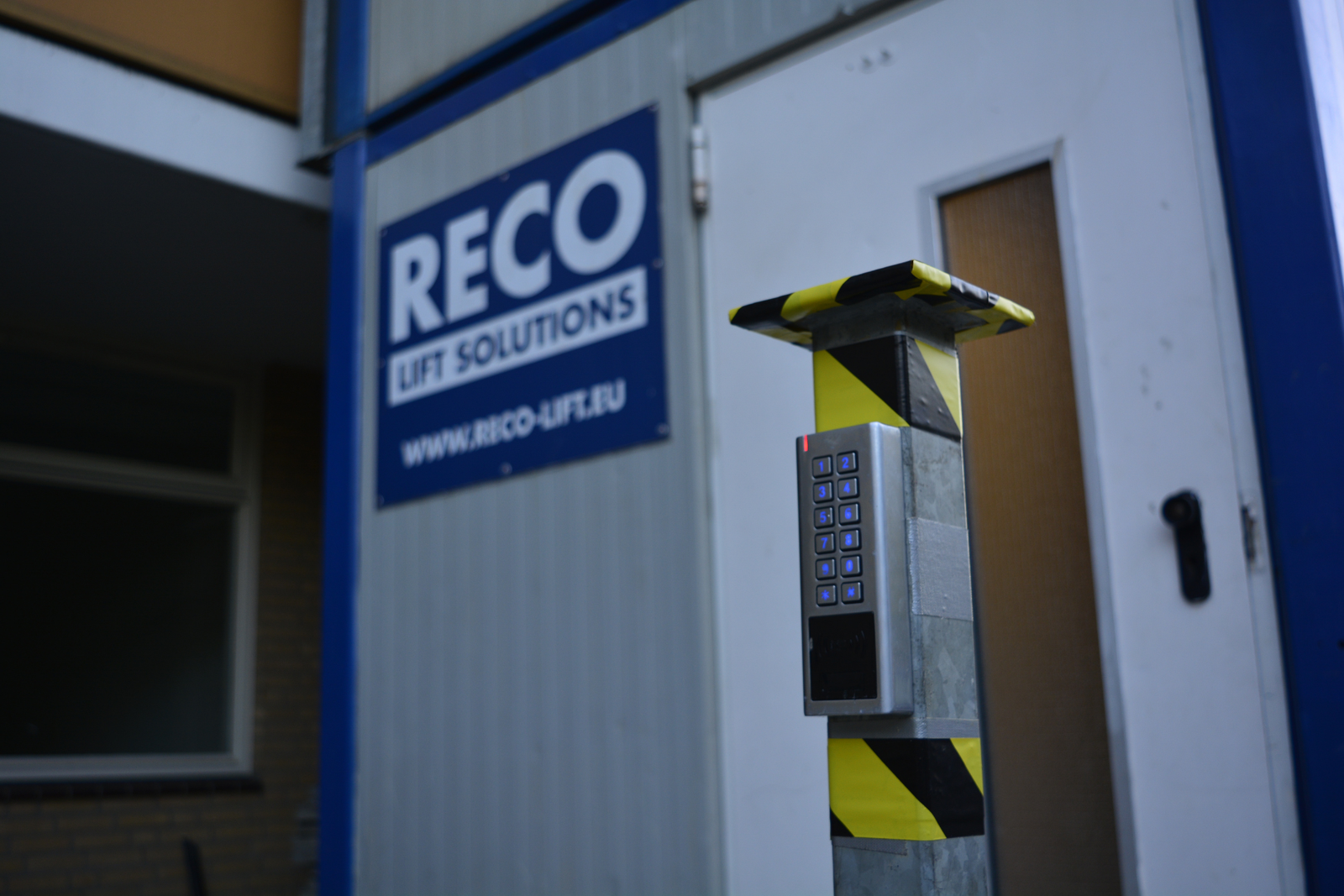 Temporary lift & Stairlifts for Liftmodernisation in Gouda