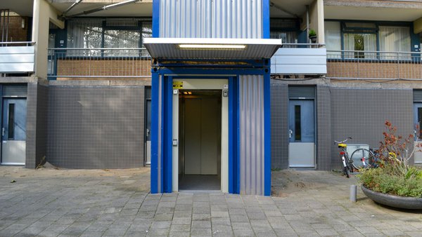 Passenger lift hire | Up to 65 metres, ready-to-use within a day