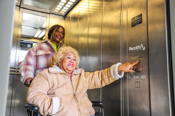 Temporary lifts for the healthcare industry | Threshold-free