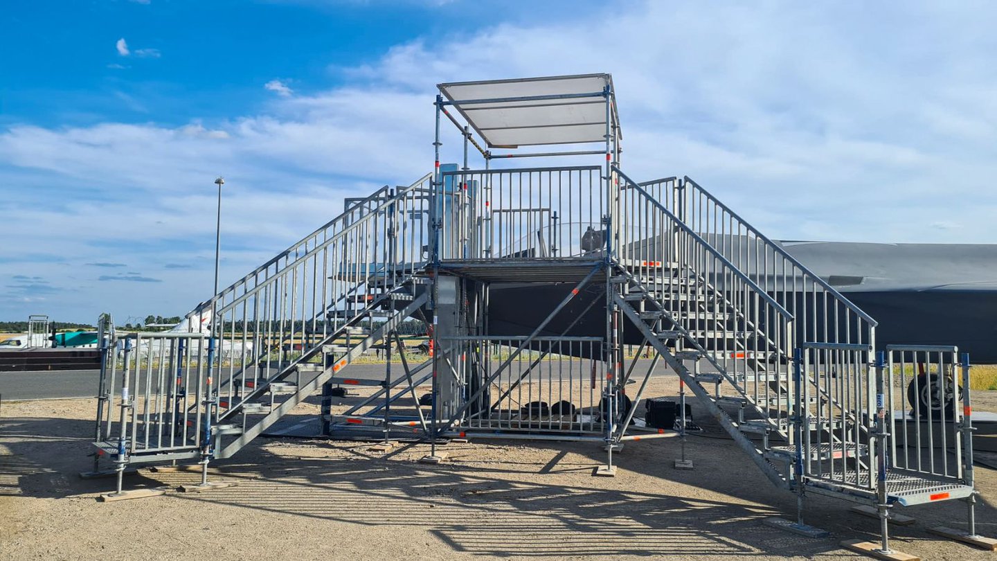 Disabled Platform 1.5m + Staircase & Wheelchair lift