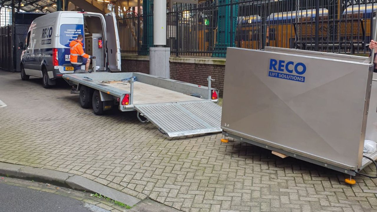 Disabled Platform Lift 1.3m + Stairs | External pedestrian bypass