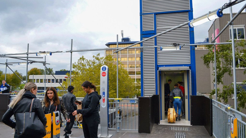 Passenger lift hire | Walk-through lift cabin for 12 people