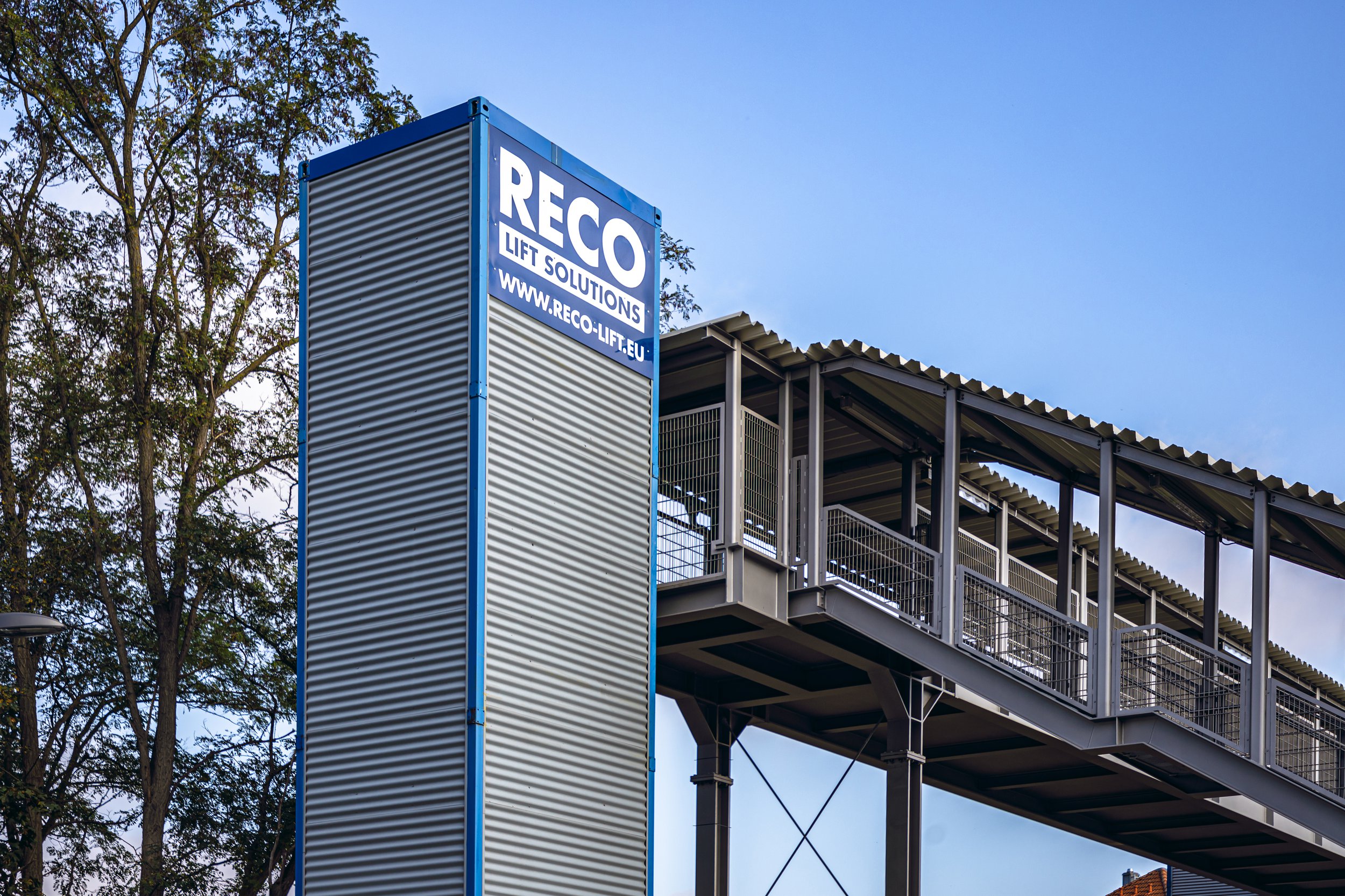Temporary railway footbridge & passenger lifts maintain barrier free access