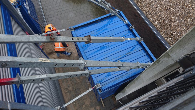 Emergency lift in use during renovation work in Krommenie