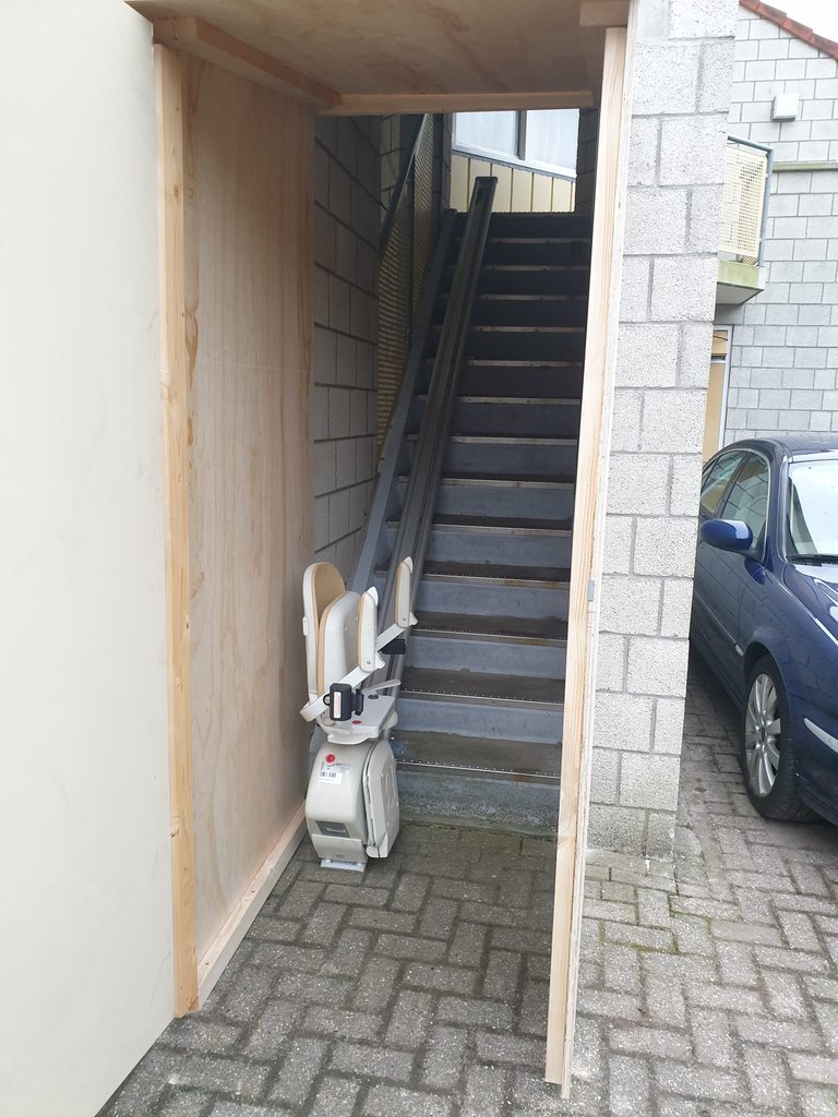 Temporary stairlift for apartments on Texel